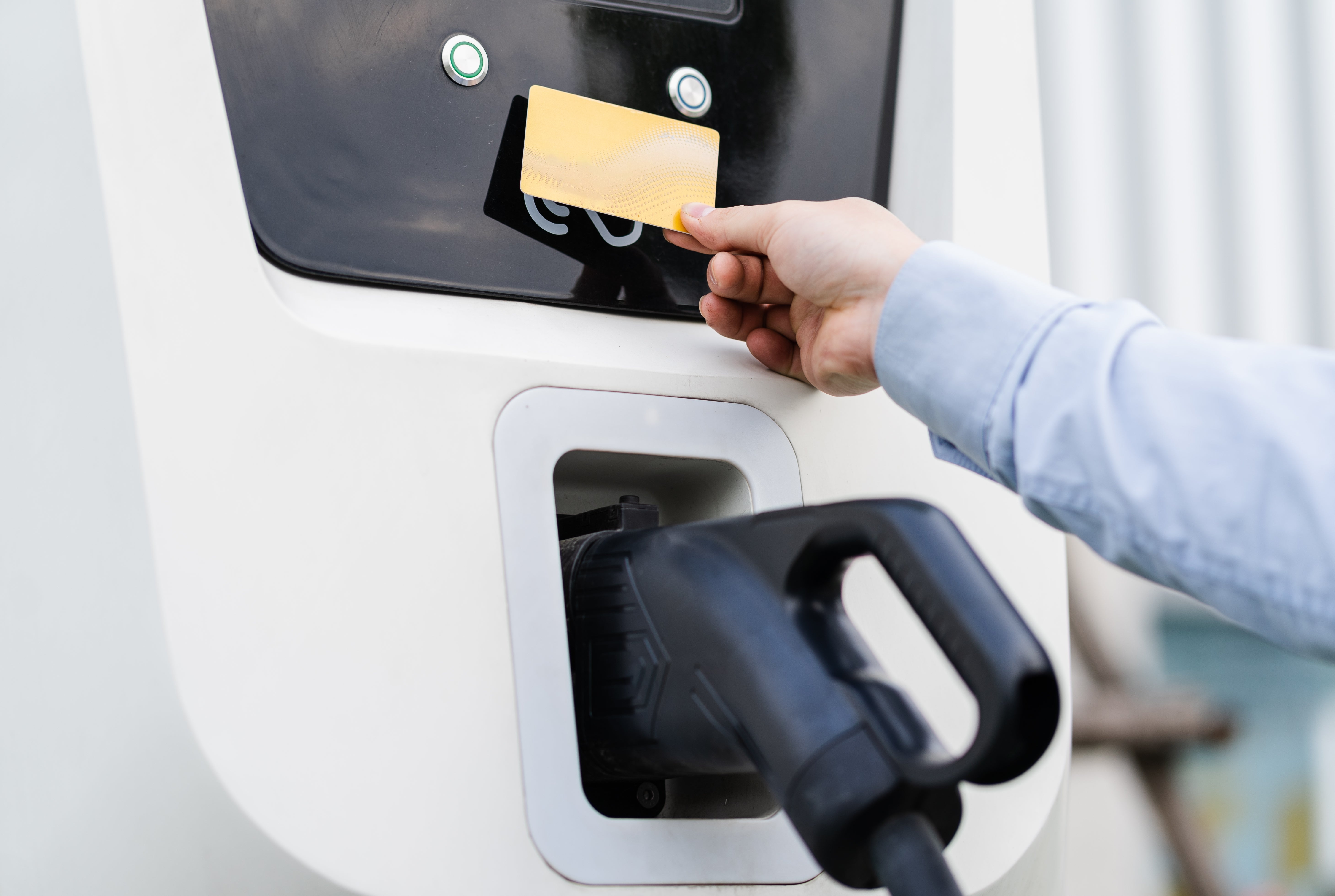FleetWise News Analysis: EV Driver Satisfaction Rises as Charging Hubs